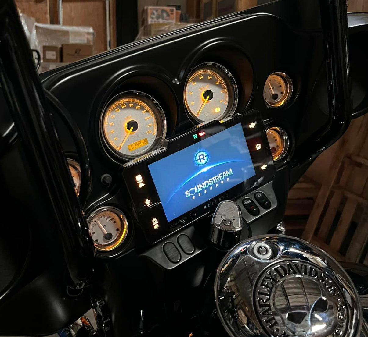 SoundStream HDHU.9813SG Radio Sostitutiva Per Harley Davidson FLHT 98 ...